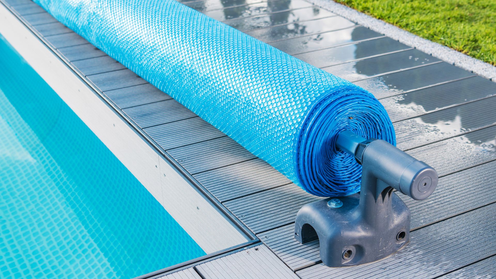 Do Solar Blankets Heat Pools? Learn How They Work & Save